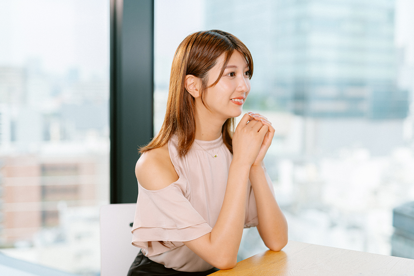 NMB48卒業後、就活でキー局全落ちも「ABEMAアナ」で人気の瀧山あかねとは。 | スタジオパーソル